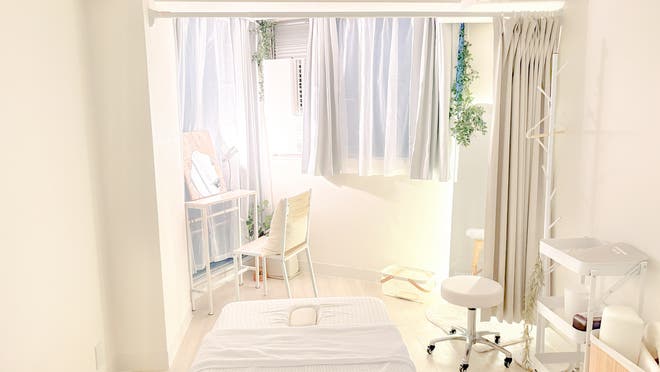 【名古屋駅5分】2026年4月OPEN|韓国風ホワイト空間+グリーンが映える完全個室レンタルサロン|🛜の写真1