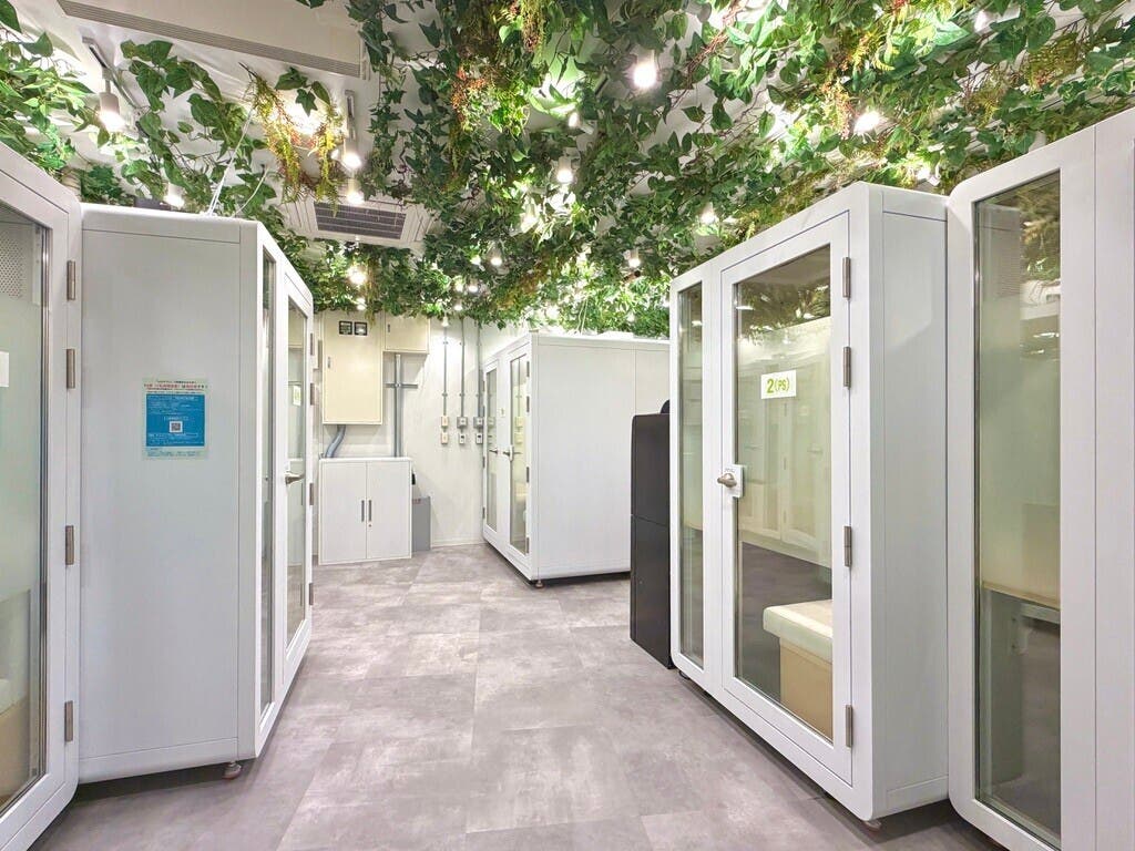 【武蔵小山駅徒歩1分｜24時間営業｜15Cブース】カウンター席／高速Wi-Fi／電源・充電／テレワーク・作業・勉強・休憩等の写真6