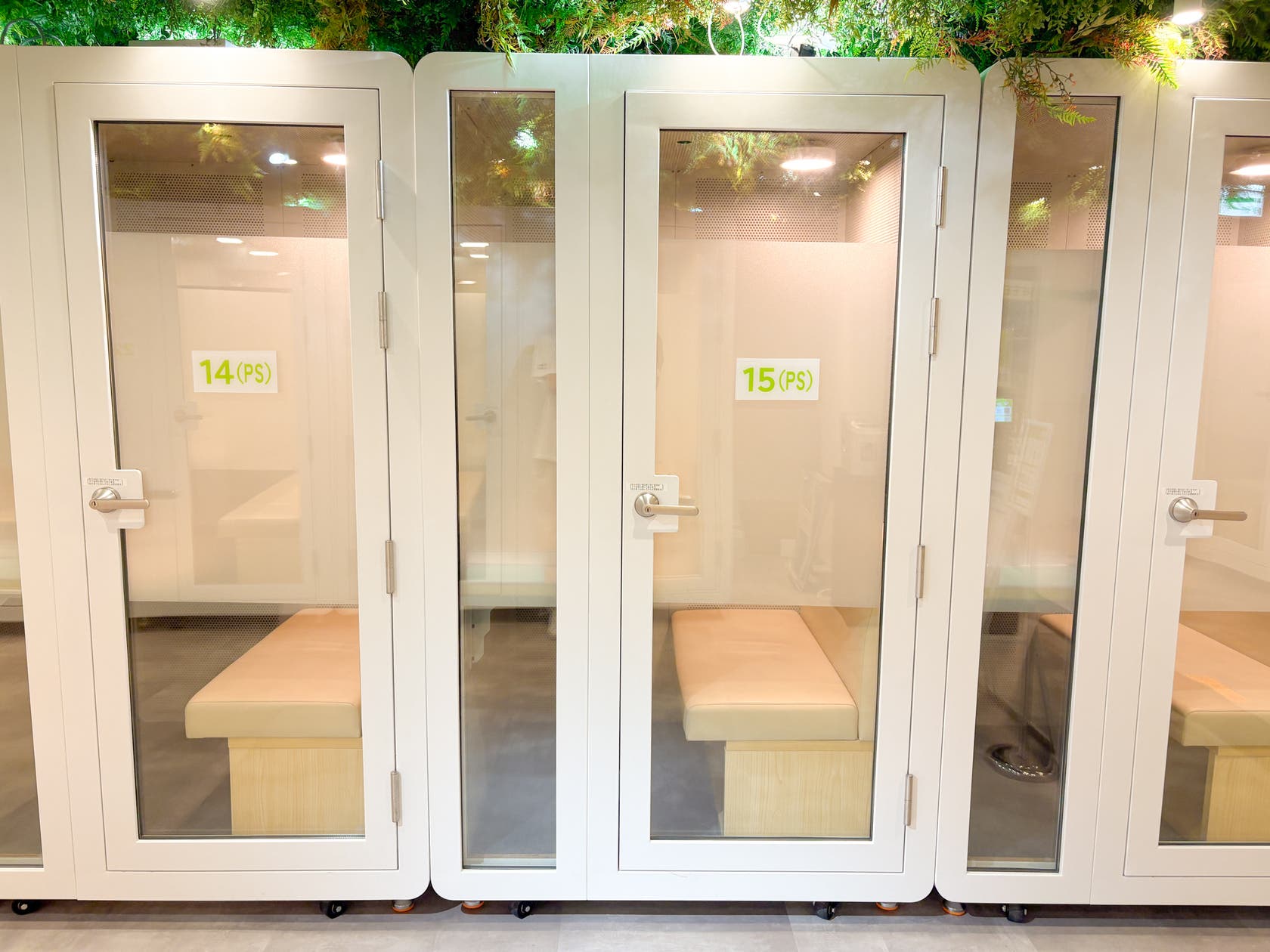 【武蔵小山駅徒歩1分｜24時間営業｜4PSブース】防音完全個室／31.5型モニター／充電／web商談・面接・MTG・テレワーク等の写真13