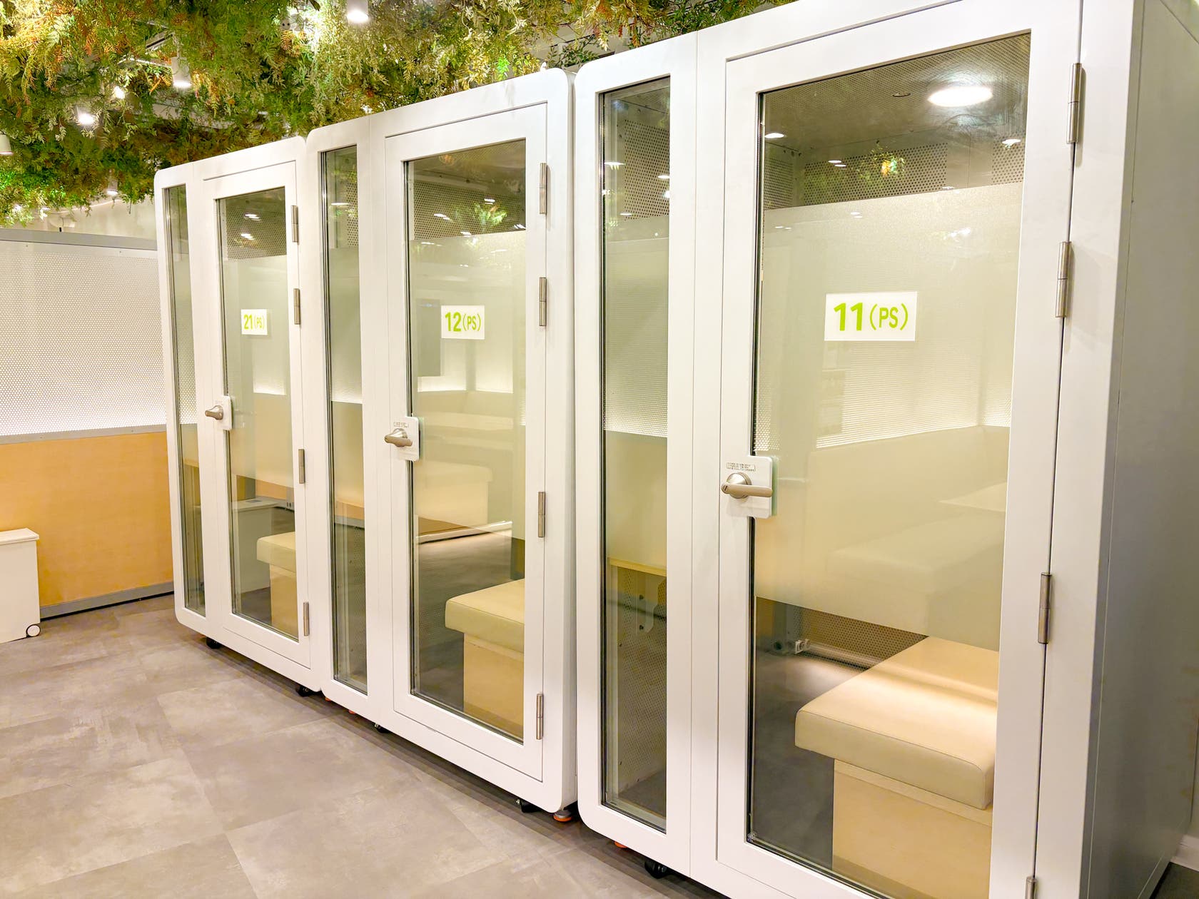 【上野駅徒歩1分｜24時間営業｜3Cブース】カウンター席／高速Wi-Fi／電源・充電／テレワーク・作業・勉強・休憩等の写真10