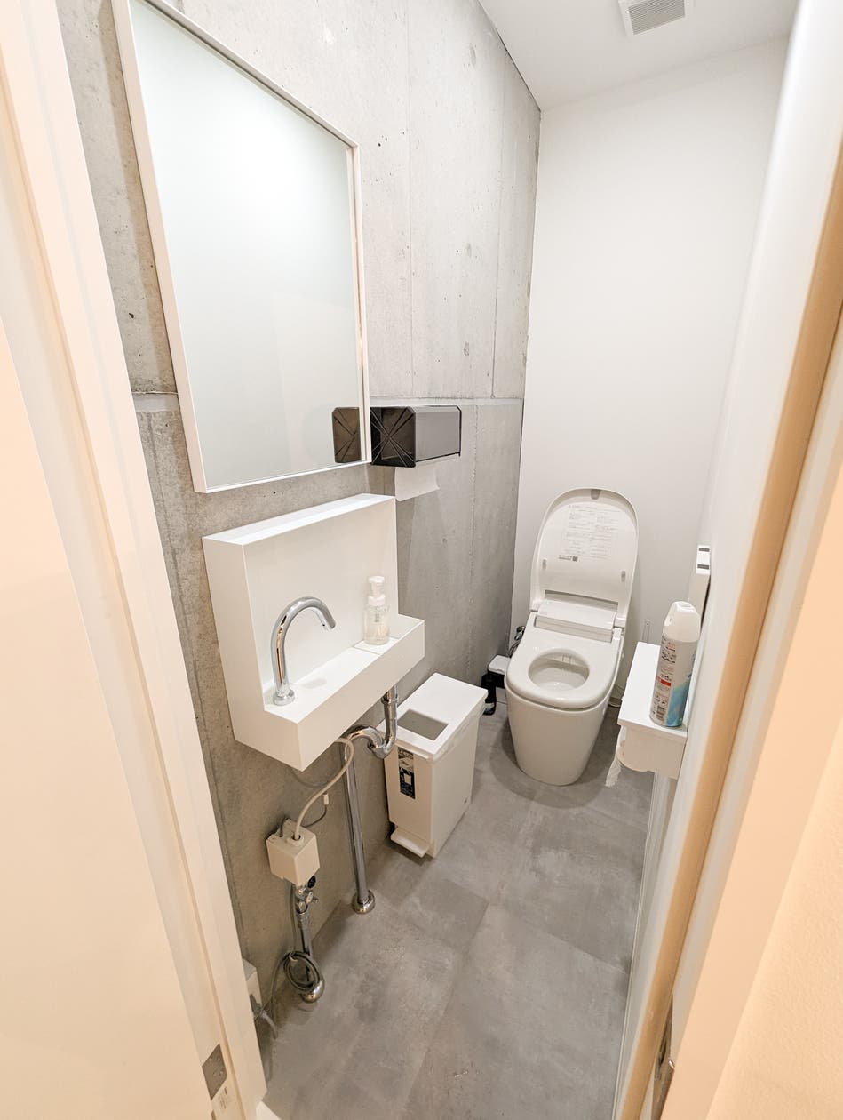 【飯田橋駅徒歩1分｜24時間営業｜11PSブース】高速Wi-Fi／31.5型モニター／充電／web商談・面接・テレワーク等の写真19