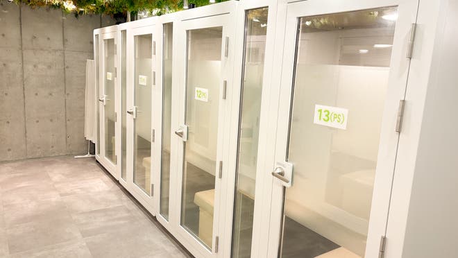 【飯田橋駅徒歩1分|24時間営業|14PGブース】最大6名/防音完全個室/高速Wi-Fi/55型モニタ/会議・商談・面接・作業等の写真16