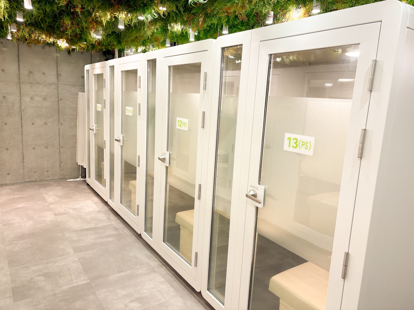 【飯田橋駅徒歩1分｜24時間営業｜16PGブース】最大6名／防音完全個室／高速Wi-Fi／55型モニタ／会議・商談・面接・作業等の写真17