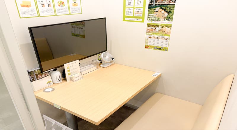 【池袋駅徒歩1分｜24時間営業｜12PSブース】防音完全個室／31.5型モニター／充電／web商談・面接・MTG・テレワーク等