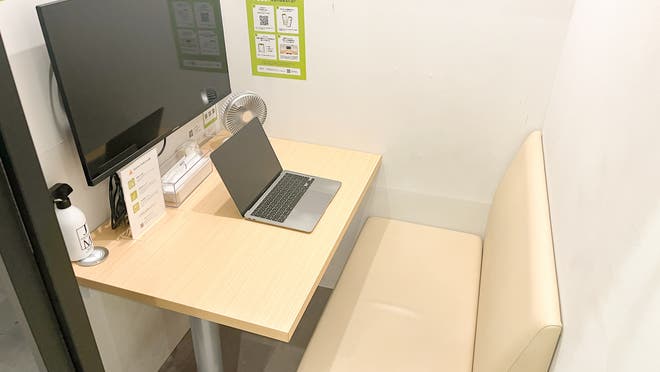 【池袋駅徒歩1分|24時間営業|12PSブース】防音完全個室/31.5型モニター/充電/web商談・面接・MTG・テレワーク等の写真2