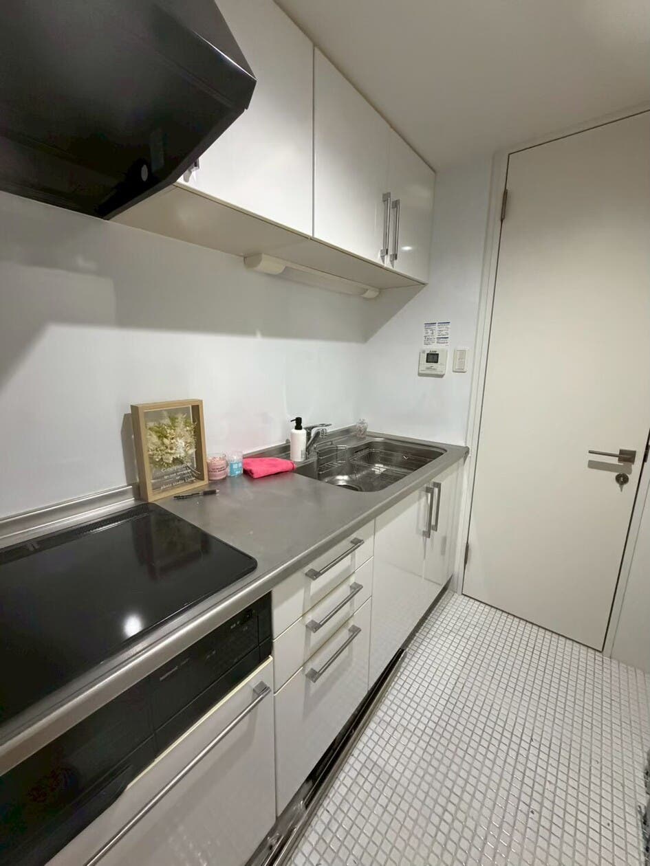 【レンタルスペース・スタジオ 】京堀町/大阪・本町・靭公園付近 白基調のフォトスタジオ レンタルドレスも◎の写真16