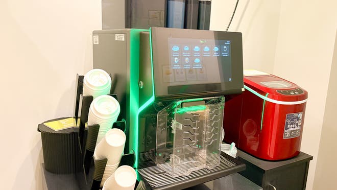 【池袋駅徒歩1分|24時間営業|13PGブース】最大6名/防音完全個室/高速Wi-Fi/55型モニター/会議・商談・面接・打合せの写真17