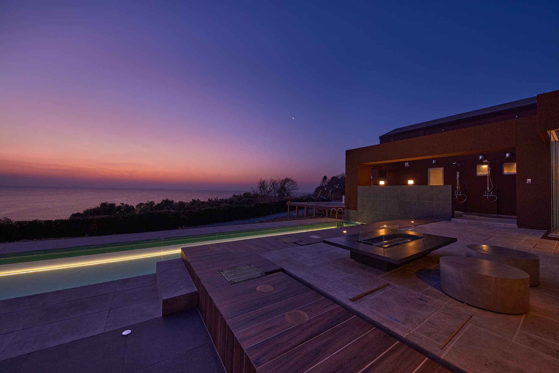 2026年米TIME誌「訪れるべき場所50」選出の伊勢神宮から45分。波打ち際、海抜22m断崖の絶景邸宅。2階建サウナ&プール。の写真11