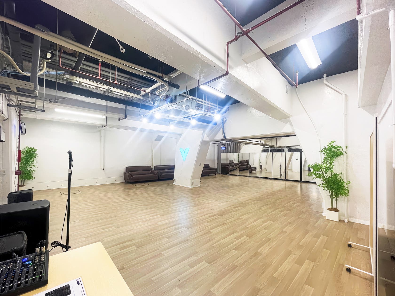 【B－グンカン・ベース】圧巻200㎡｜高音質スピーカー×プロ用音響×マイク完備｜大音量OK｜配信・イベント・ダンス対応！の写真3