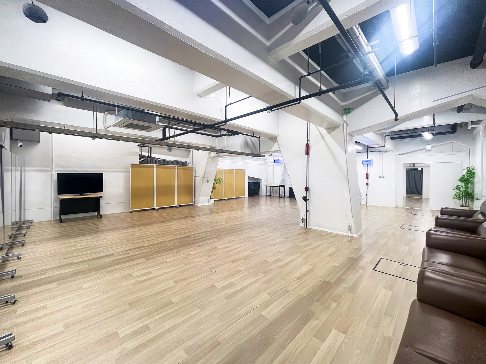 【グンカン・ベース 】圧巻200㎡｜高音質スピーカー・プロ用音響・マイク完備｜大音量OK｜イベント・ダンス・楽器練習に最適｜の写真6