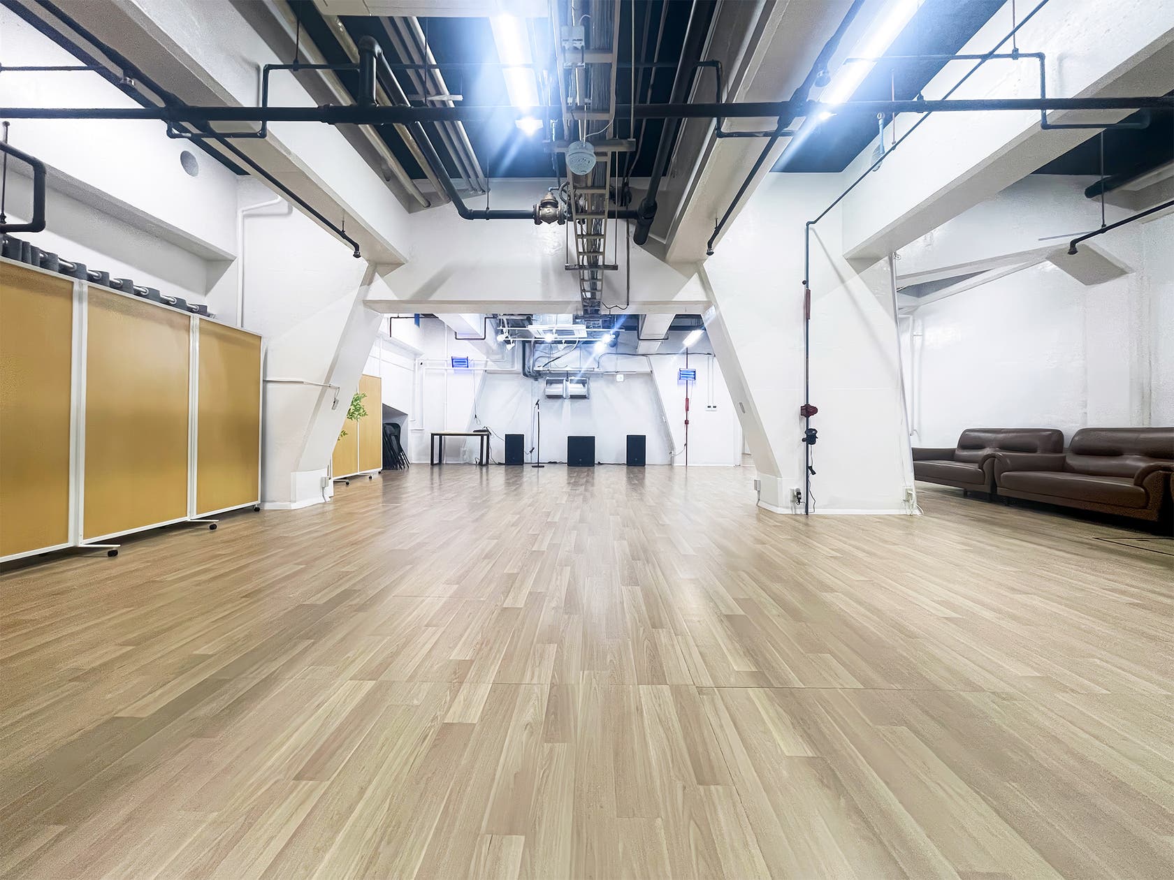 【A－グンカン・ベース】圧巻200㎡｜高音質スピーカー×プロ用音響×マイク完備｜大音量OK｜配信・イベント・ダンス対応！の写真2