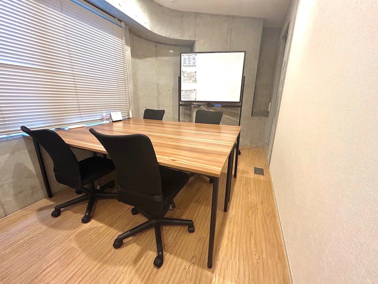向ケ丘遊園駅から徒歩2分【503】個室（1～4名、最大6名）打ち合わせ・オンライン会議・商談・カウンセリング・試験勉強・自習室の写真1