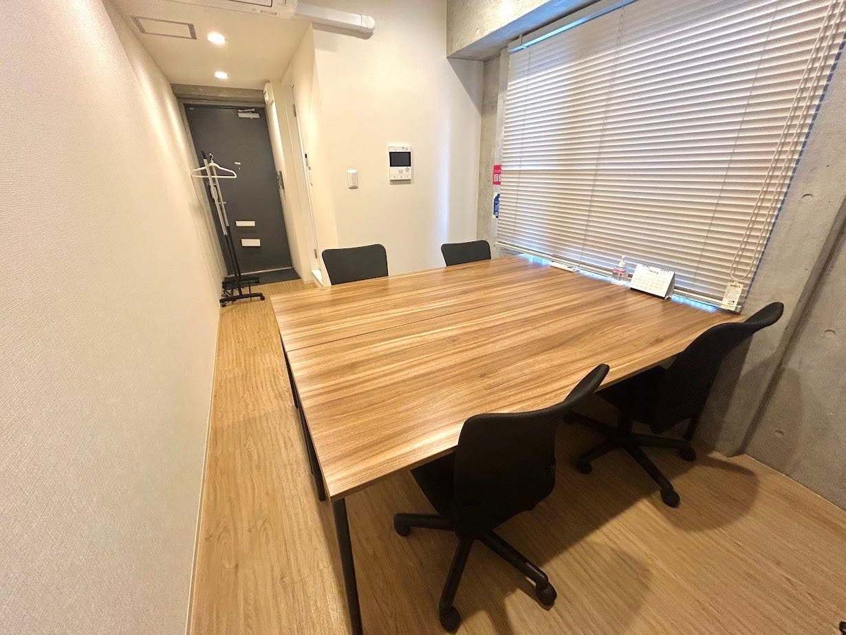 向ケ丘遊園駅から徒歩2分【503】個室（1～4名、最大6名）打ち合わせ・オンライン会議・商談・カウンセリング・試験勉強・自習室の写真2