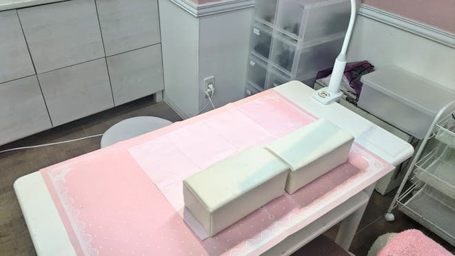 新宿駅徒歩5分☆ネイル材料·機材完備☆手ぶらで利用できるシェアサロン♪セルフネイルも◎当日予約OK!まつ毛もご相談可!の写真2