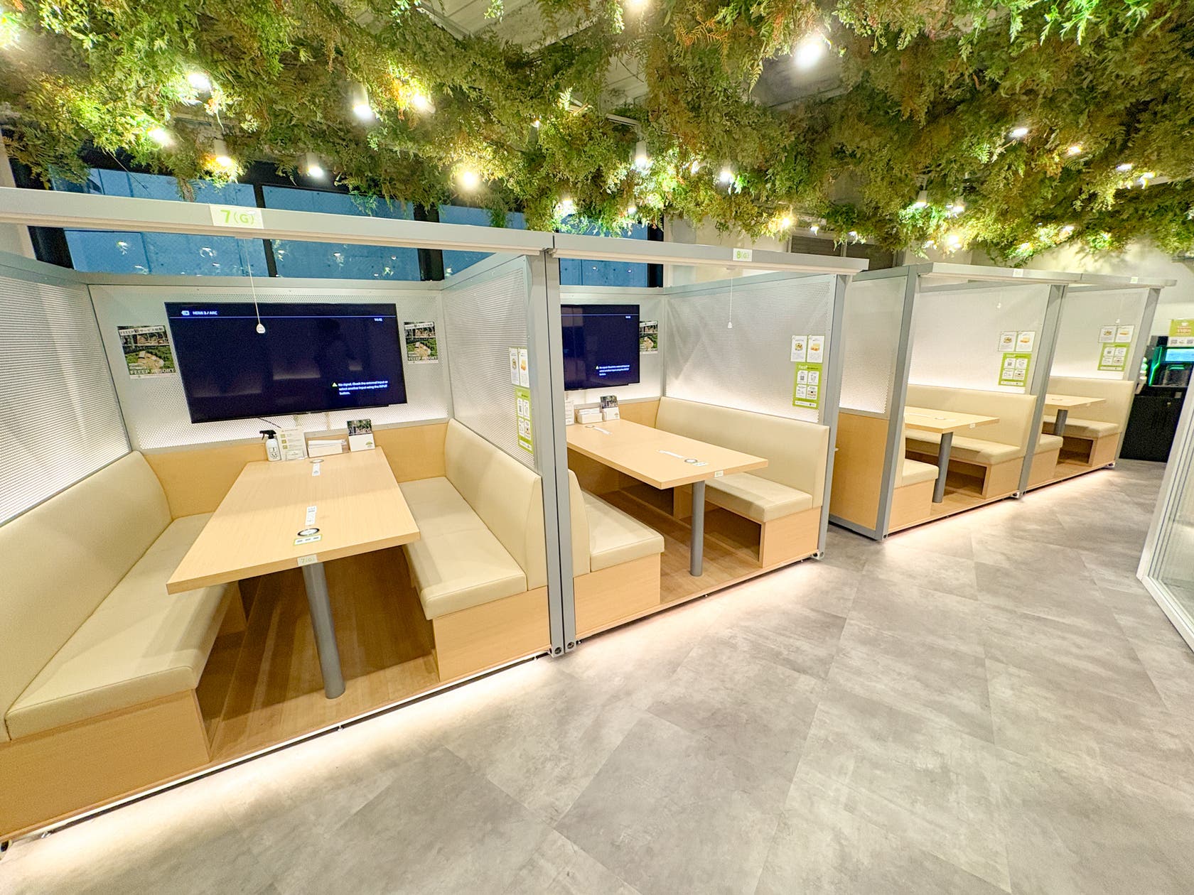 【池袋駅徒歩1分｜24時間営業｜4Cブース】カウンター席／高速Wi-Fi／電源・充電／テレワーク・作業・勉強・休憩等の写真12