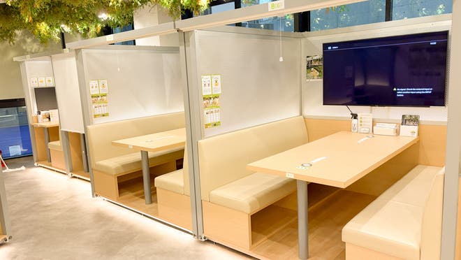 【池袋駅徒歩1分|24時間営業|4Cブース】カウンター席/高速Wi-Fi/電源・充電/テレワーク・作業・勉強・休憩等の写真13