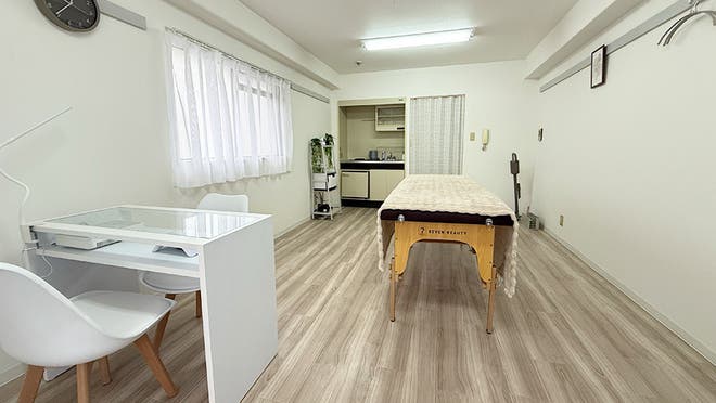 【堺東駅徒歩5分】New Open✨ 白を基調とした使いやすいプライベートサロン空間|ネイル・施術・カウンセリングに最適の写真2