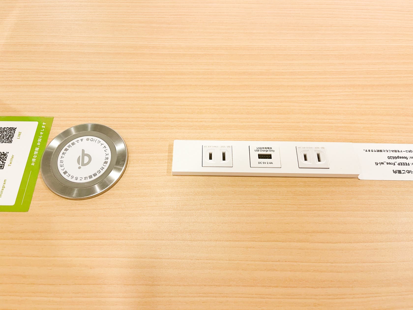 【池袋駅徒歩1分｜24時間営業｜10Gブース】最大6名／高速Wi-Fi／55型モニター／会議・商談・面接・打ち合わせ・作業等の写真6