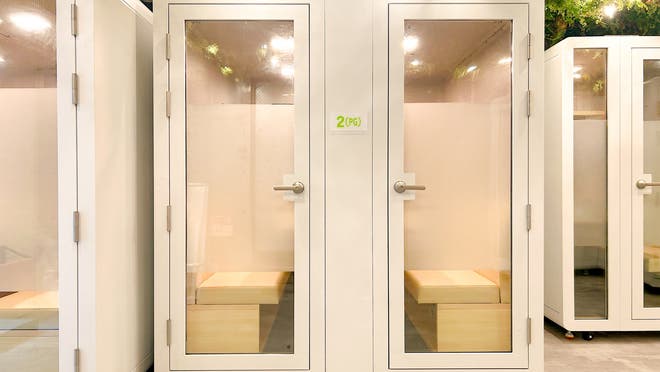 【東銀座駅徒歩3分|24時間営業|11PG】最大6名/防音完全個室/高速Wi-Fi/55型モニタ/会議・商談・打ち合わせ・作業等の写真10