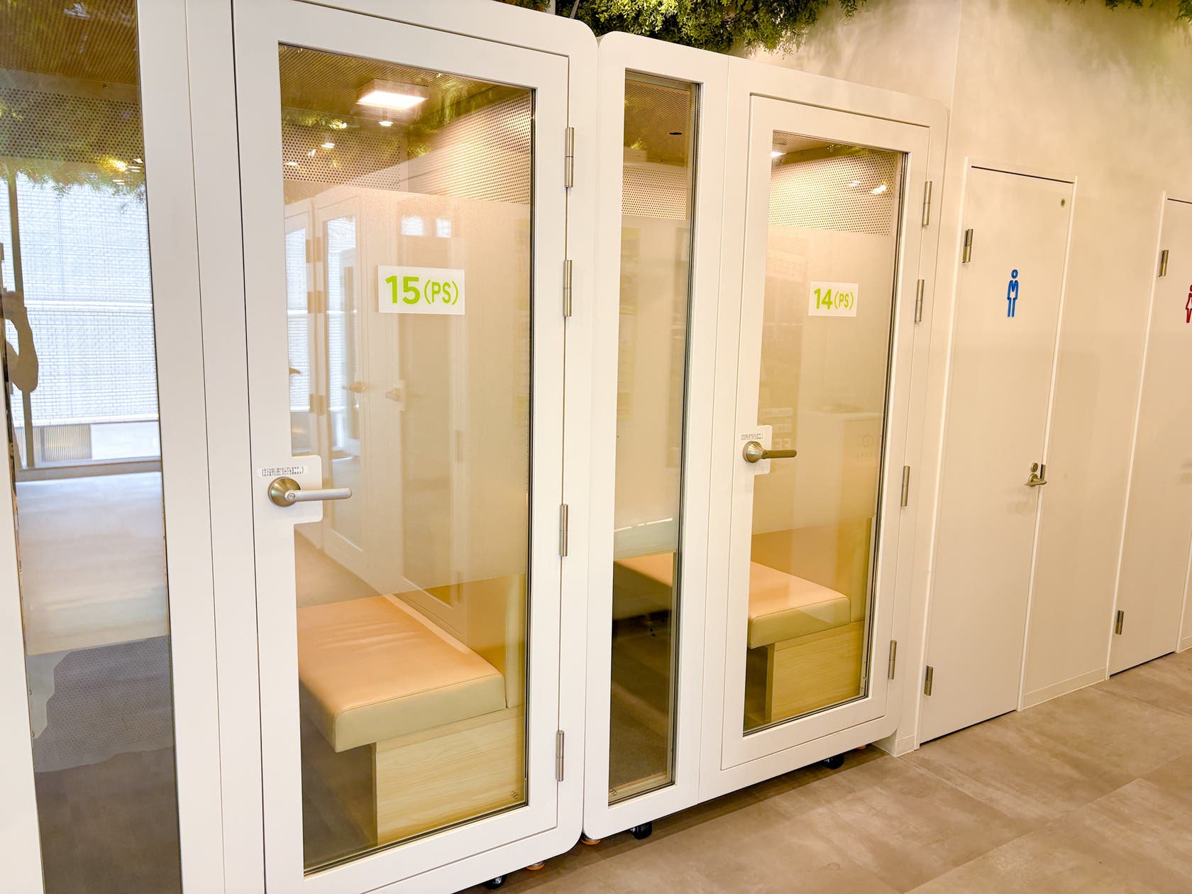 【東銀座駅徒歩3分｜24時間営業｜8PG】最大6名／防音完全個室／高速Wi-Fi／55型モニタ／会議・商談・打ち合わせ・作業等の写真12