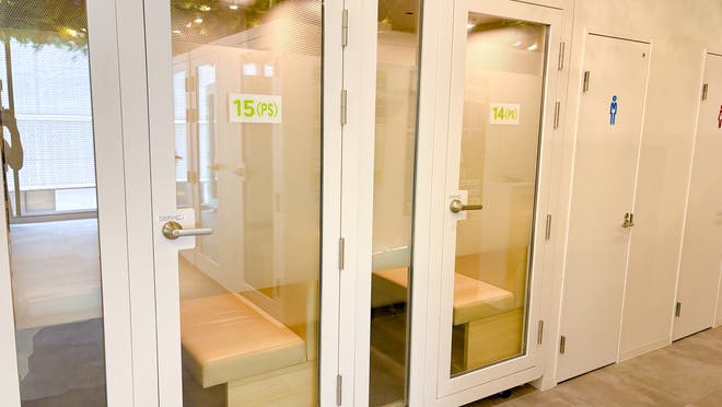 【東銀座駅徒歩3分|24時間営業|8PG】最大6名/防音完全個室/高速Wi-Fi/55型モニタ/会議・商談・打ち合わせ・作業等の写真12