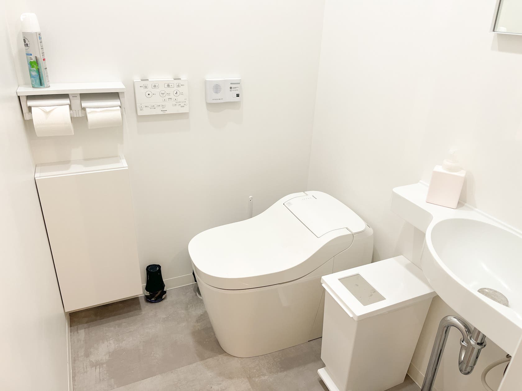 【東銀座駅徒歩3分｜24時間営業｜13PG】最大6名／防音完全個室／高速Wi-Fi／55型モニタ／会議・商談・打ち合わせ・作業等の写真16