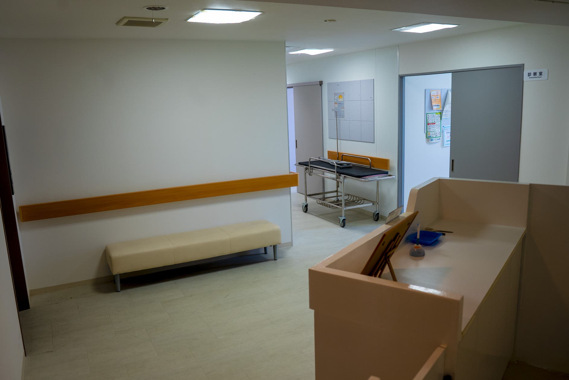 都内に近い！照明スペース付き！病院と多機能受付所、両用できる空間（病室二つあり 手術室　受付台　診査室）の写真4