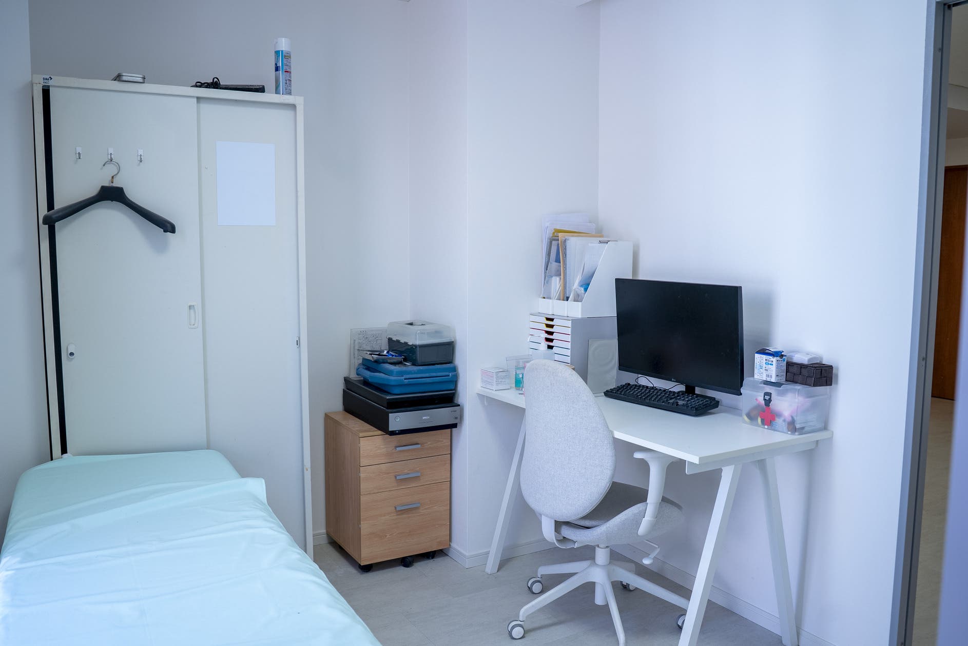 都内に近い！照明スペース付き！病院と多機能受付所、両用できる空間（病室二つあり 手術室　受付台　診査室）の写真5