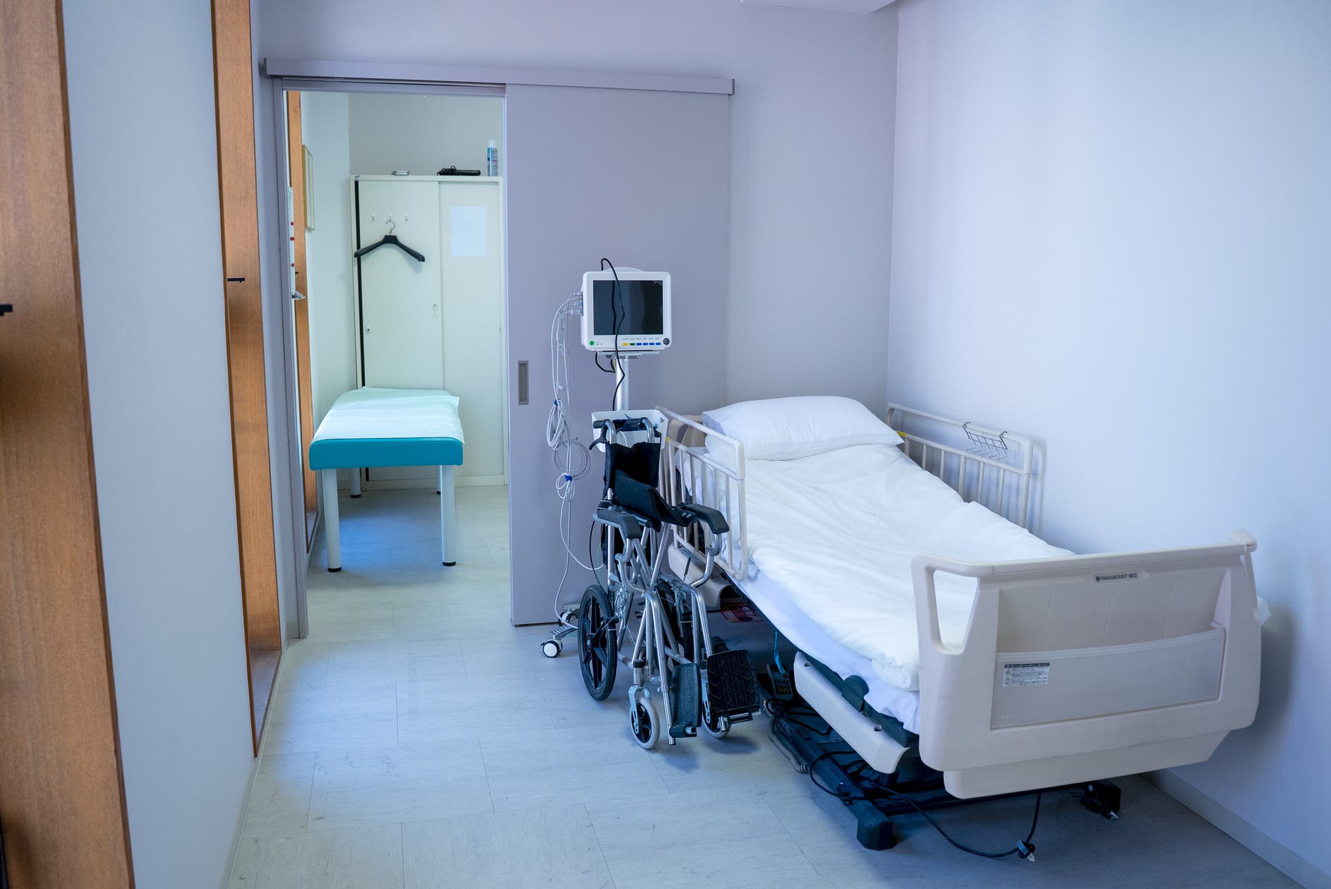 都内に近い！照明スペース付き！病院と多機能受付所、両用できる空間（病室二つあり 手術室　受付台　診査室）の写真6