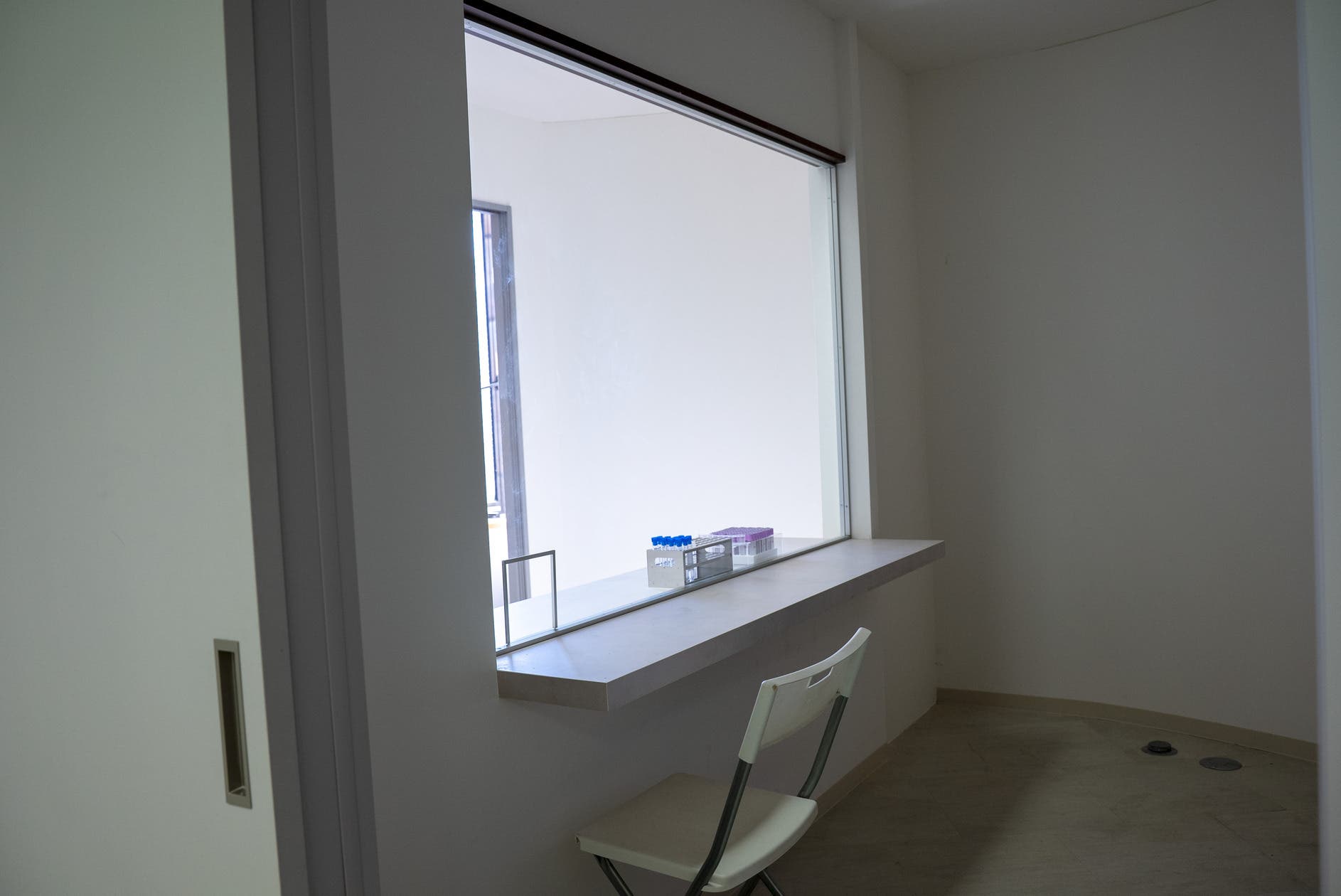 都内に近い！照明スペース付き！病院と多機能受付所、両用できる空間（病室二つあり 手術室　受付台　診査室）の写真10