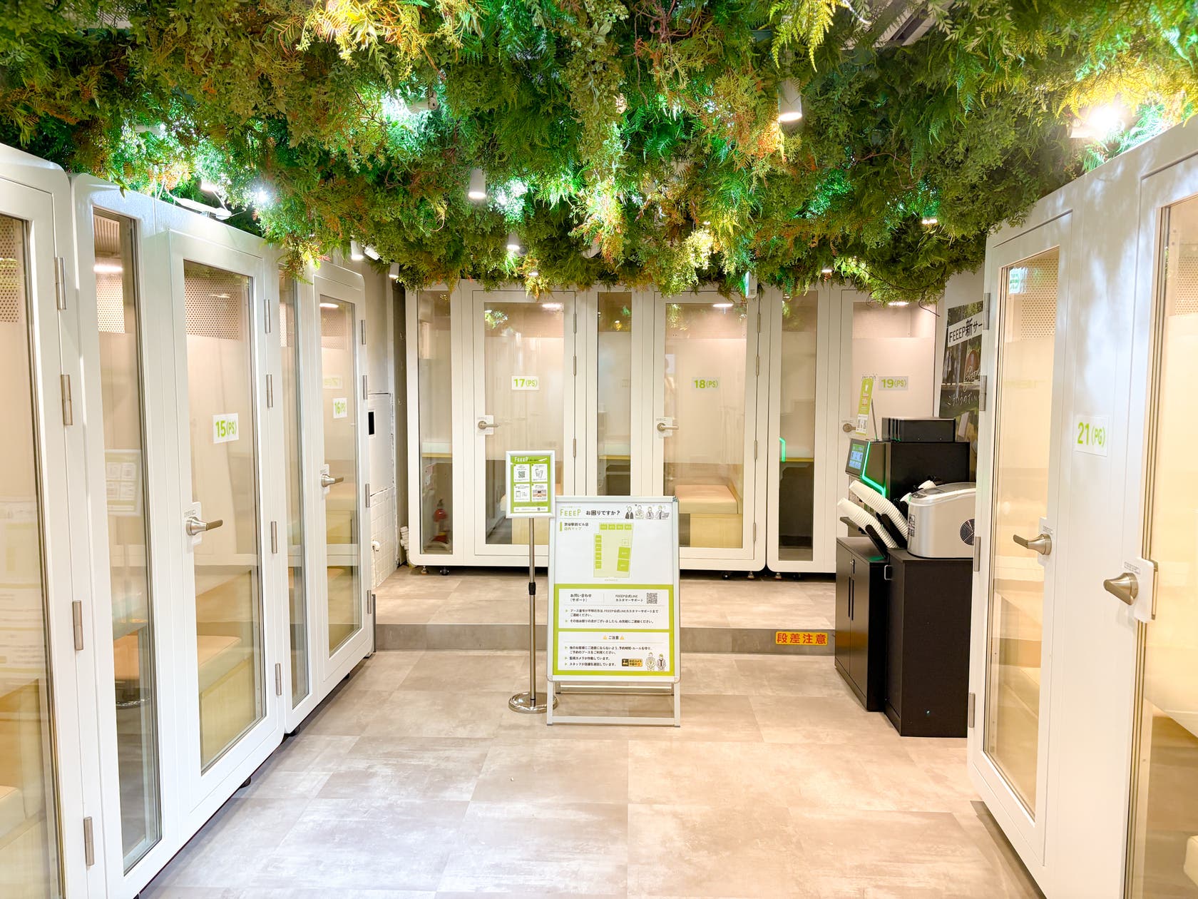 【渋谷駅徒歩1分｜21PGブース】最大6名／防音完全個室／高速Wi-Fi／55型モニター／会議・商談・面接・打ち合わせ・作業等の写真12