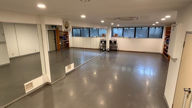 南阿佐ケ谷駅から徒歩5分の64㎡、レンタルダンススタジオ。1000円/1h~の写真2