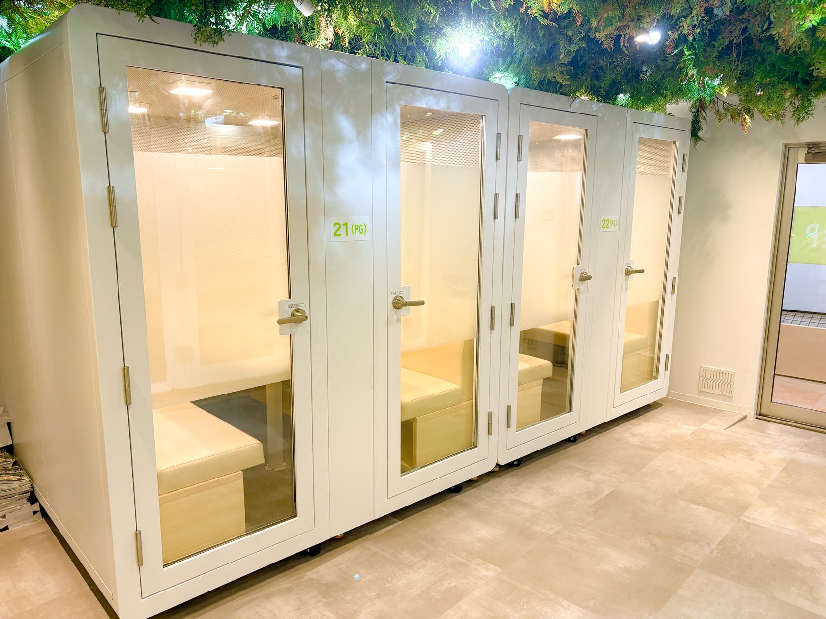 【渋谷駅徒歩1分｜19PSブース】ワークブース／防音完全個室／31.5型モニター／充電／web商談・面接・MTG・テレワーク等の写真16