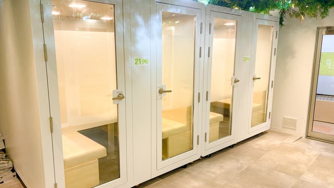 【渋谷駅徒歩1分|19PSブース】ワークブース/防音完全個室/31.5型モニター/充電/web商談・面接・MTG・テレワーク等の写真16