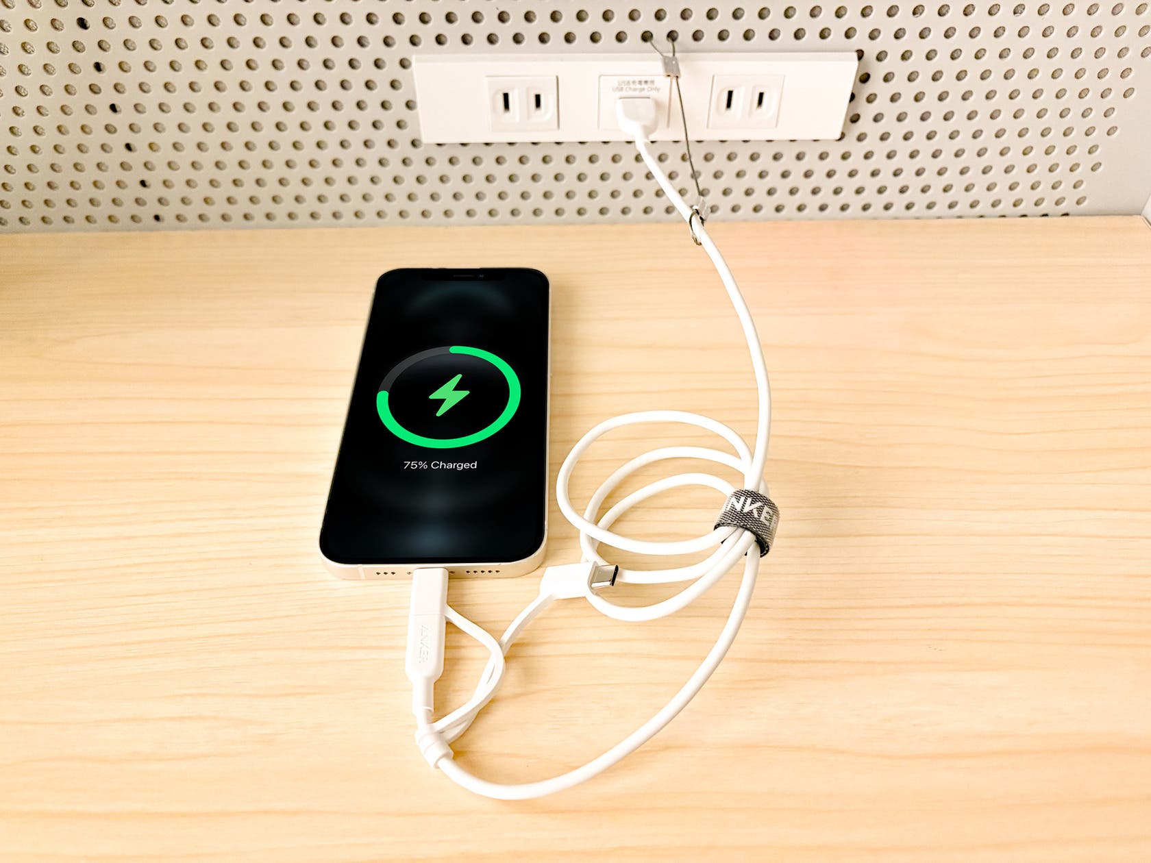 【東銀座駅徒歩3分｜24時間営業｜4PSブース】高速Wi-Fi／31.5型モニター／充電／web商談・面接・テレワーク等の写真7