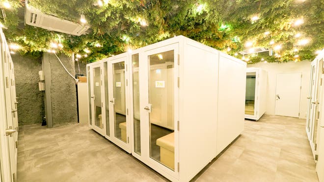 【東銀座駅徒歩3分|24時間営業|4PSブース】高速Wi-Fi/31.5型モニター/充電/web商談・面接・テレワーク等の写真14