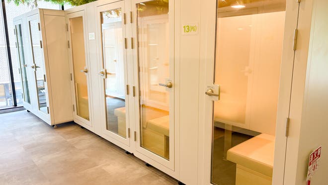 【東銀座駅徒歩3分|24時間営業|3PSブース】高速Wi-Fi/31.5型モニター/充電/web商談・面接・テレワーク等の写真16