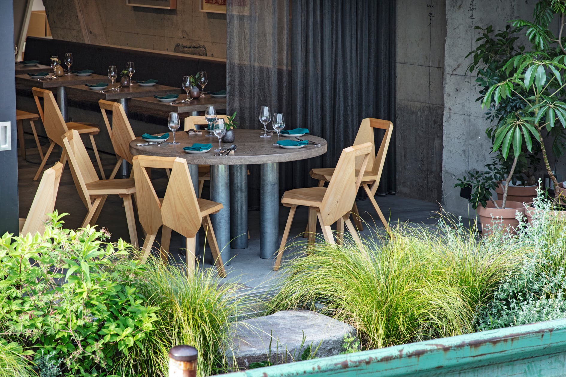 ・池尻大橋駅徒歩3分｜自然光と素材感のあるバー・カフェ・レストランスペースの写真2