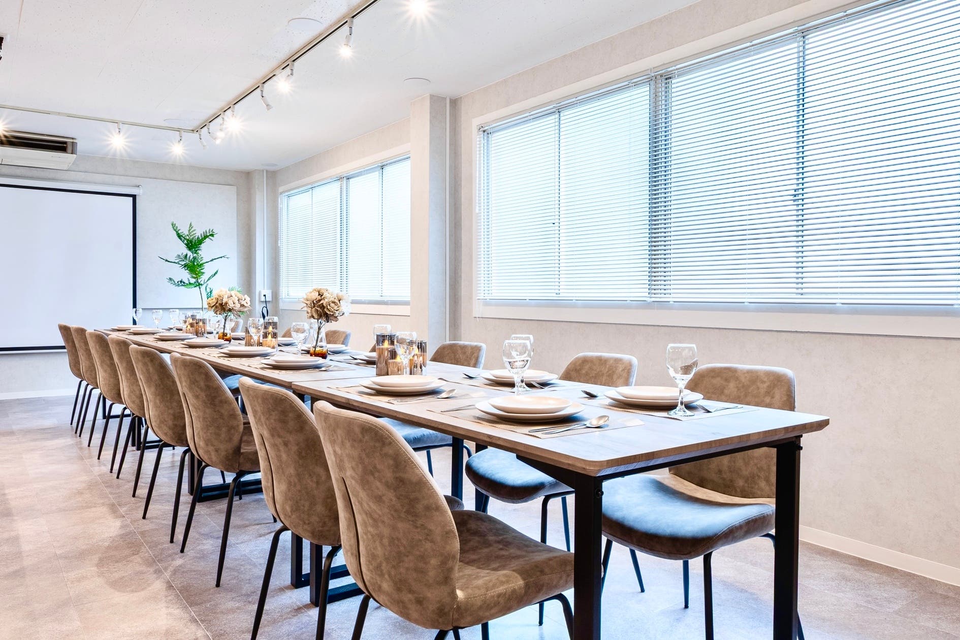 浜松町駅徒歩5分🚃最大34名着席🎉大型スクリーン&プロジェクター🎬映画・大人気ゲーム機🎮の写真2