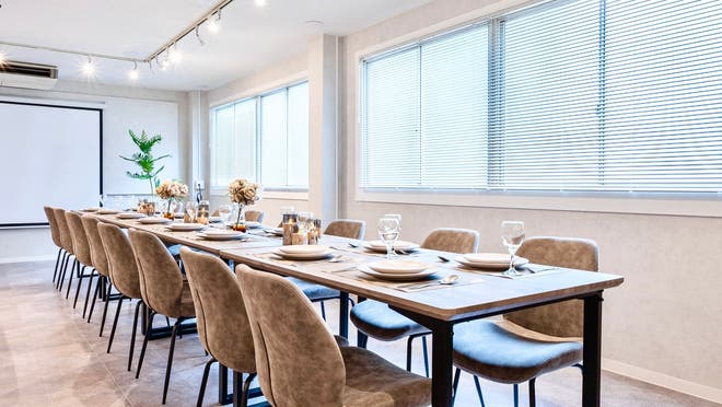 浜松町駅徒歩5分🚃最大34名着席🎉大型スクリーン&プロジェクター🎬映画・大人気ゲーム機🎮の写真2