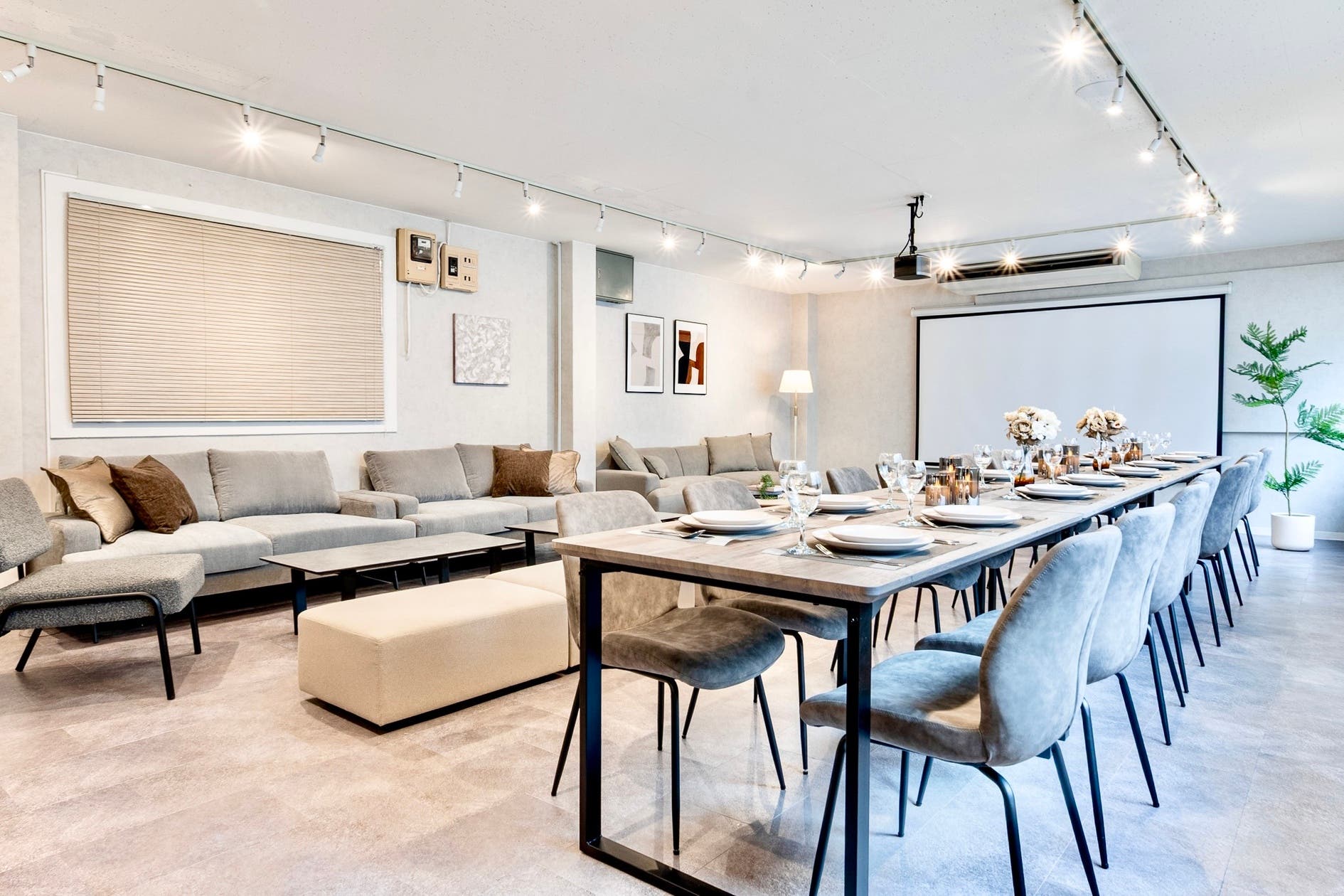 浜松町駅徒歩5分🚃最大34名着席🎉大型スクリーン&プロジェクター🎬映画・大人気ゲーム機🎮の写真3