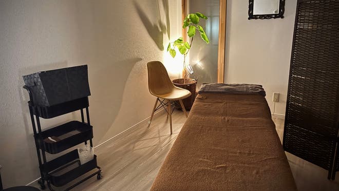 【エステルーム本館】2025.4リニューアル岩倉駅近♪駐車場有✨ブラウンを基調としたナチュラル空間☆くつろぎ空間🛜の写真1