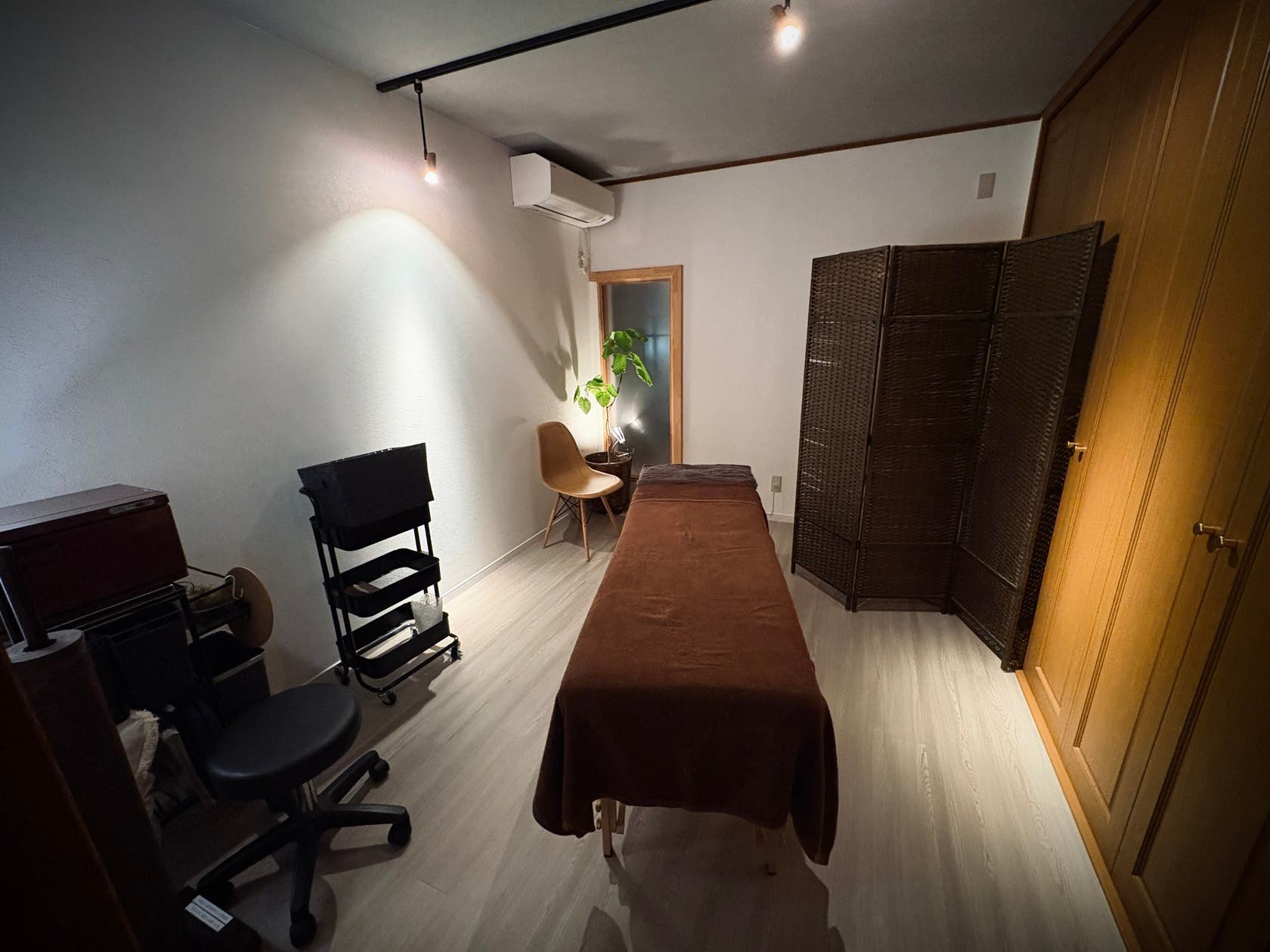 【エステルーム本館】2025.4リニューアル岩倉駅近♪駐車場有✨ブラウンを基調としたナチュラル空間☆くつろぎ空間🛜の写真6