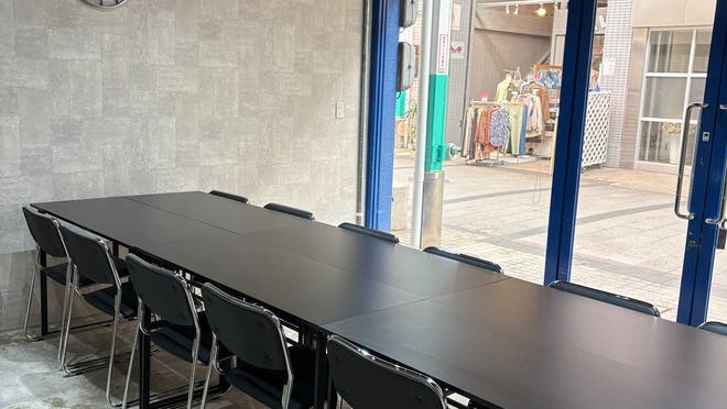 岡山駅西口徒歩5分|75インチモニター|最大12名|レンタル会議室の写真1