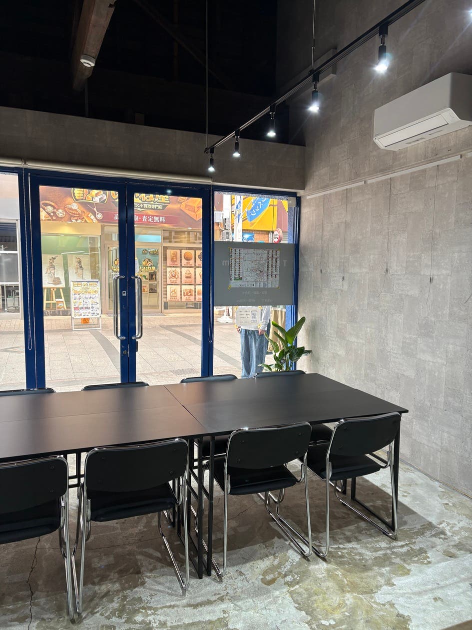 岡山駅西口徒歩5分｜75インチモニター｜最大12名｜レンタル会議室の写真2