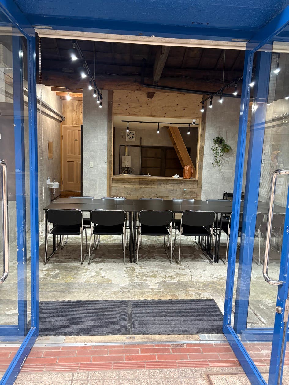 岡山駅西口徒歩5分｜75インチモニター｜最大12名｜レンタル会議室の写真3