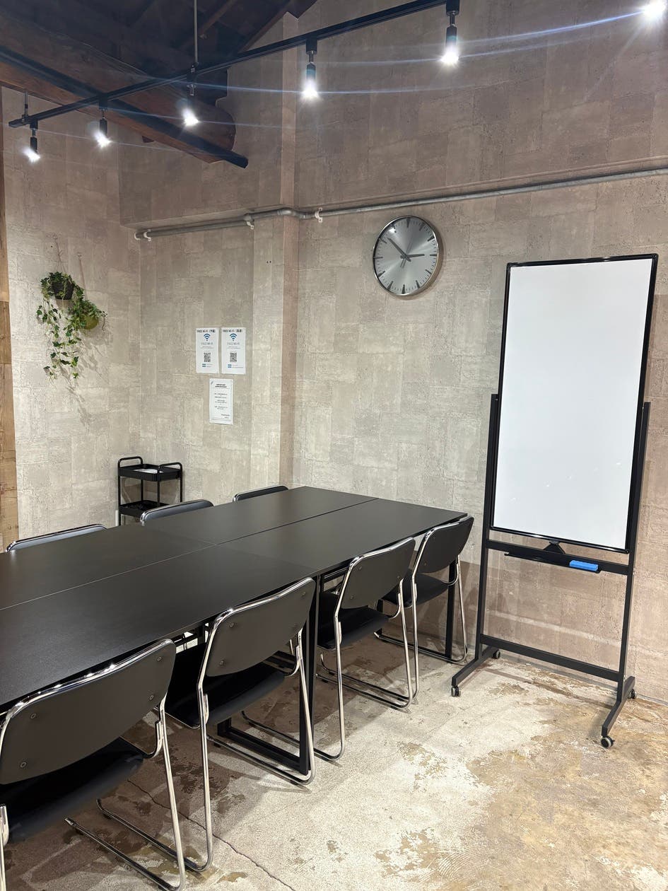 岡山駅西口徒歩5分｜75インチモニター｜最大12名｜レンタル会議室の写真5