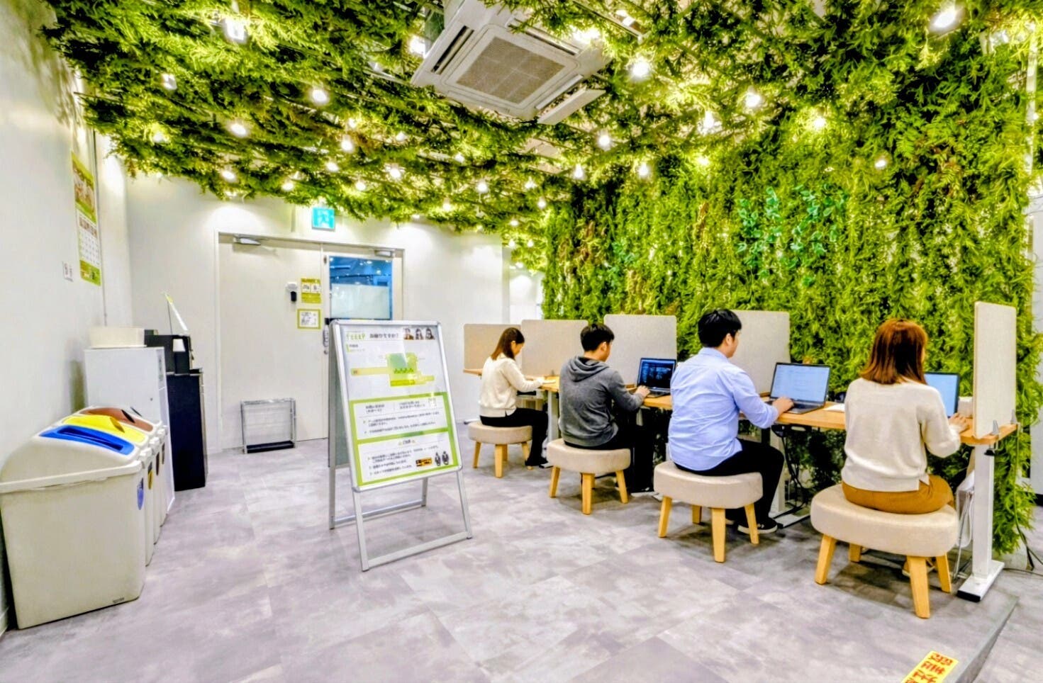 【東白楽駅徒歩3分｜24時間営業｜2Cブース】カウンター席／高速Wi-Fi／電源・充電／テレワーク・作業・勉強・休憩等の写真15