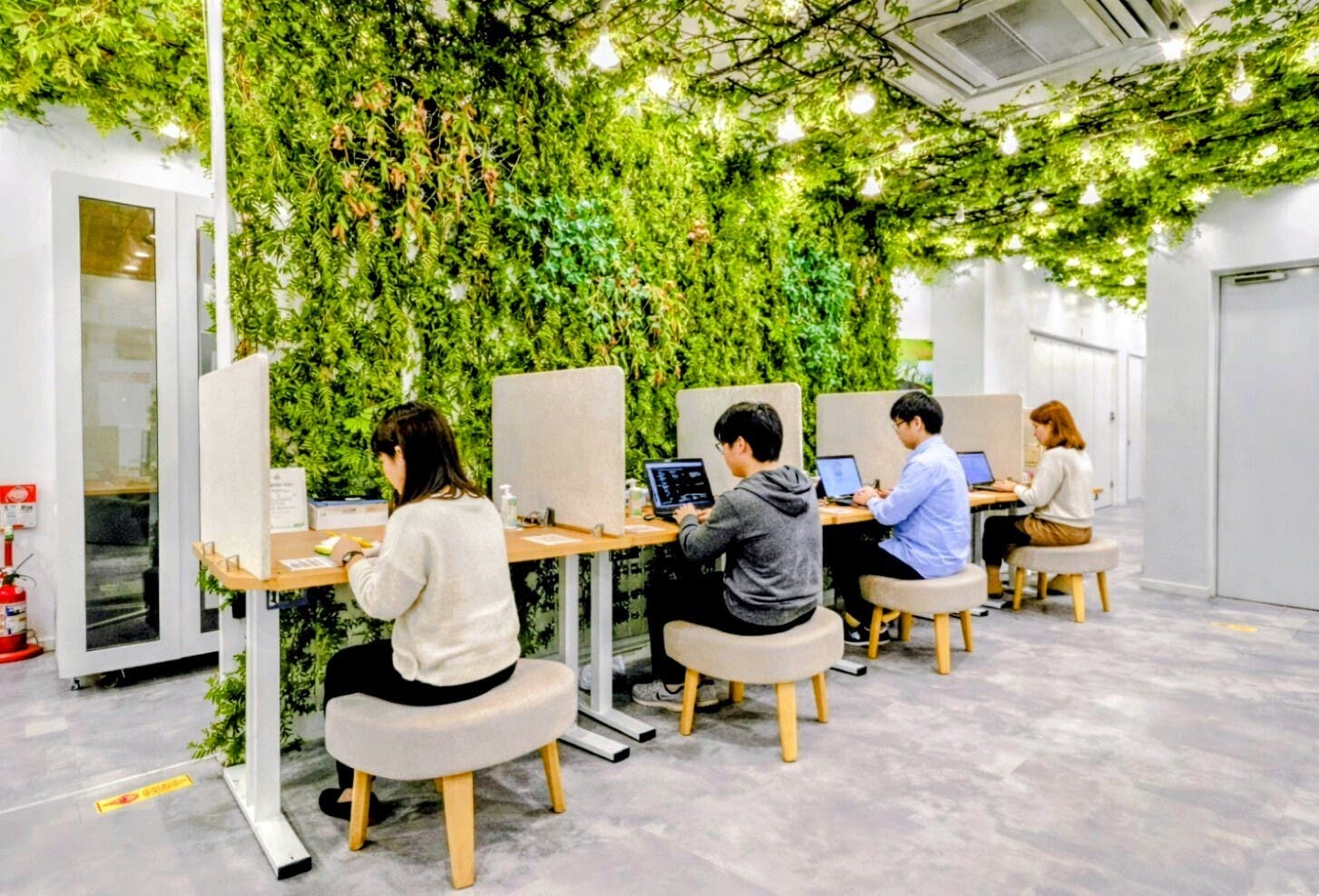 【東白楽駅徒歩3分｜24時間営業｜3Cブース】カウンター席／高速Wi-Fi／電源・充電／テレワーク・作業・勉強・休憩等の写真14