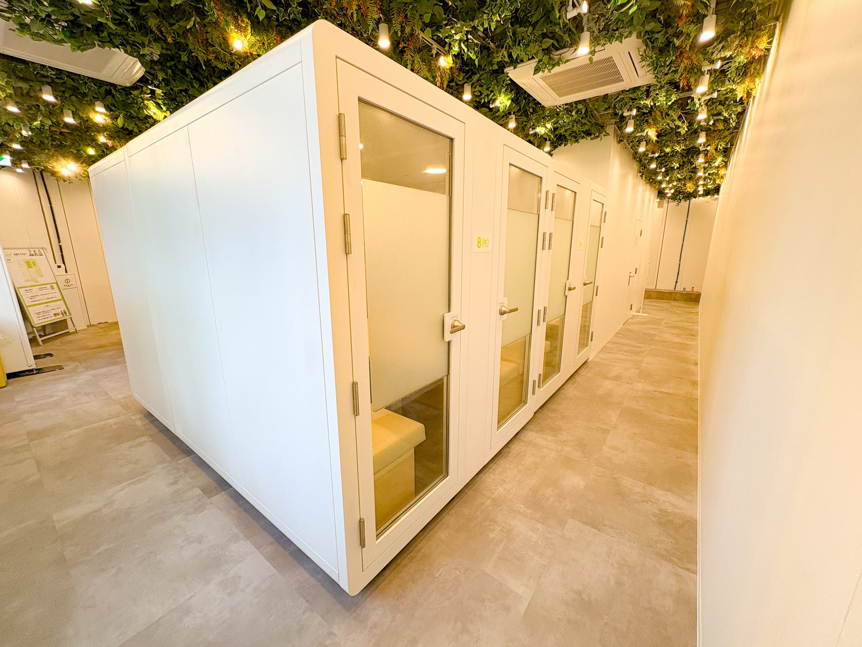 【立川駅徒歩1分｜24時間営業｜3PSブース】防音完全個室／31.5型モニター／充電／web商談・面接・MTG・テレワーク等の写真17